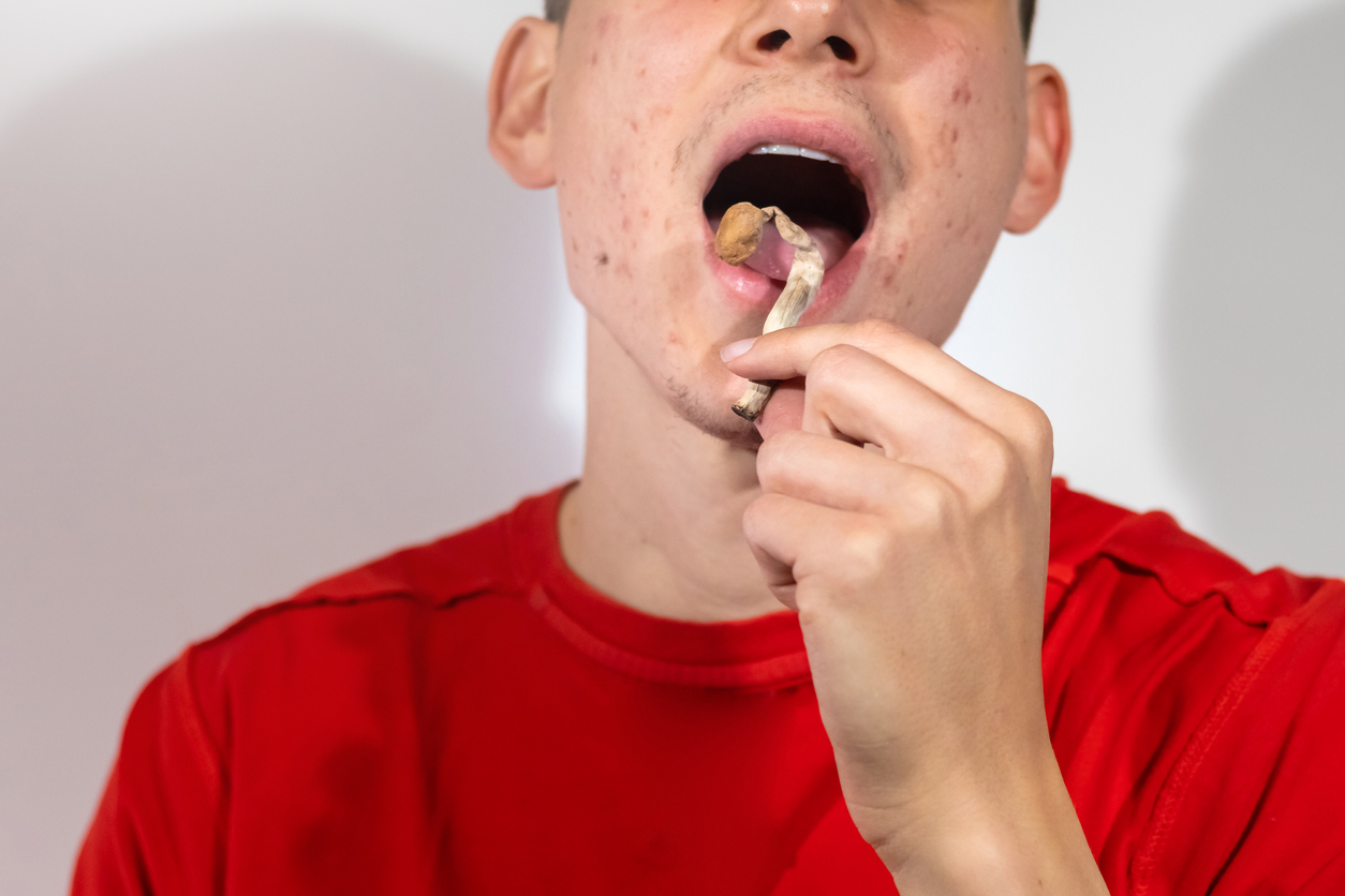 Macrodosing vs. Microdosing: Understanding What Makes Them Different